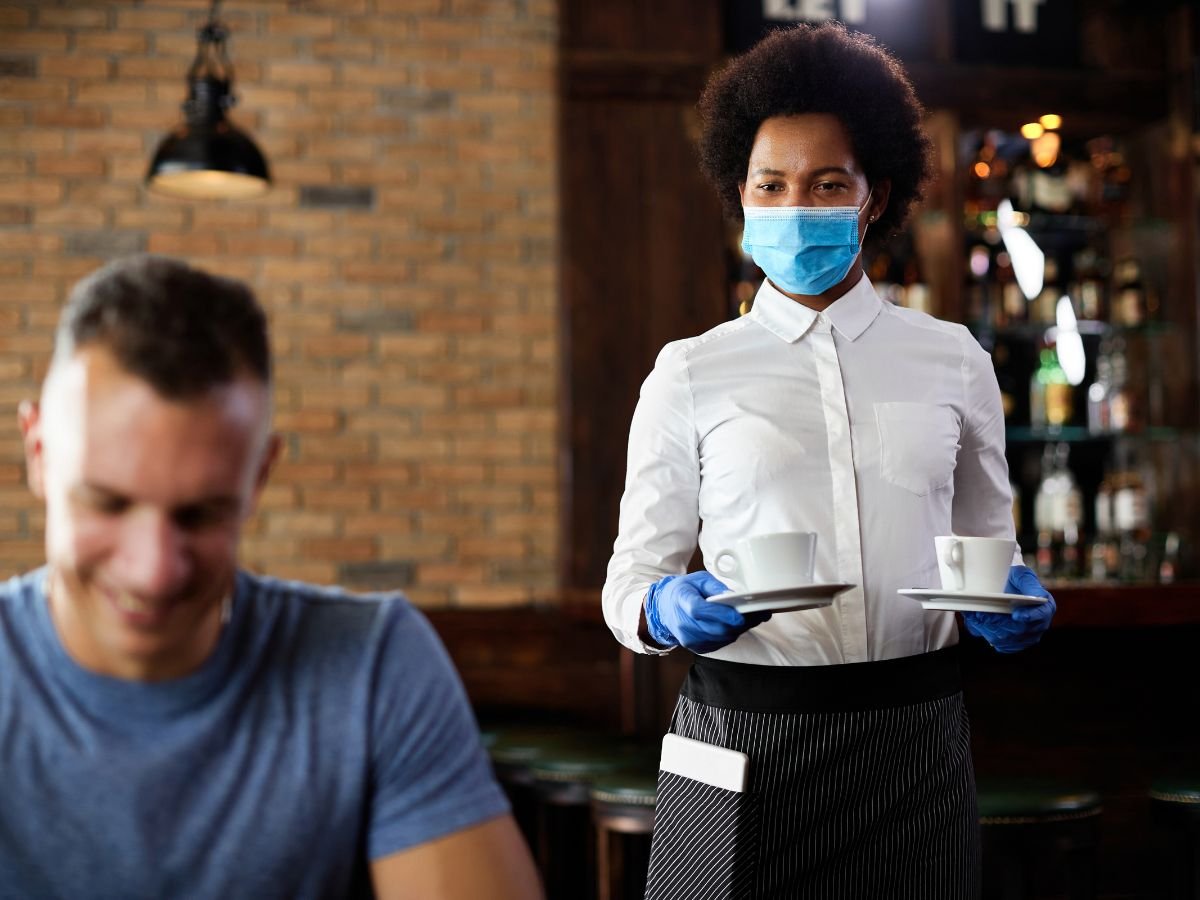 How to Choose the Best Waiter Uniform Supplier in Dubai - Uniform Arabia